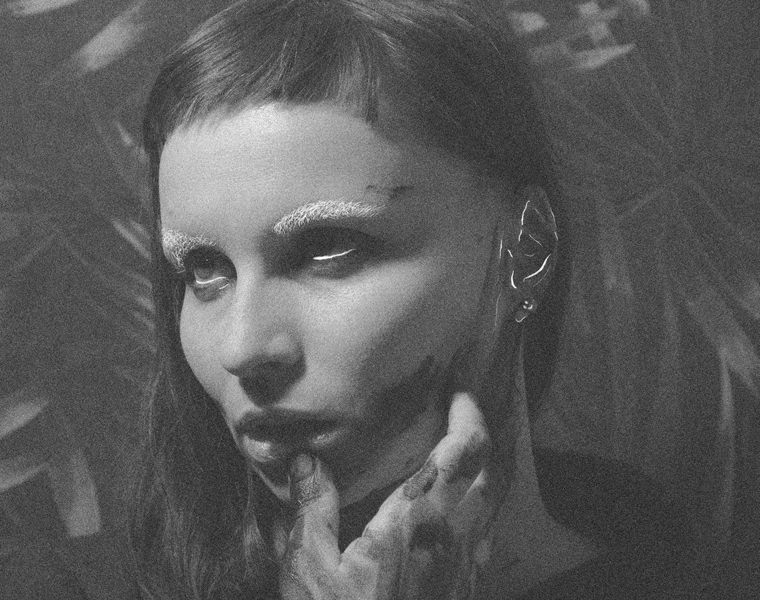 SSW・Hilary Woods、アルバム『Birthmarks』をリリース