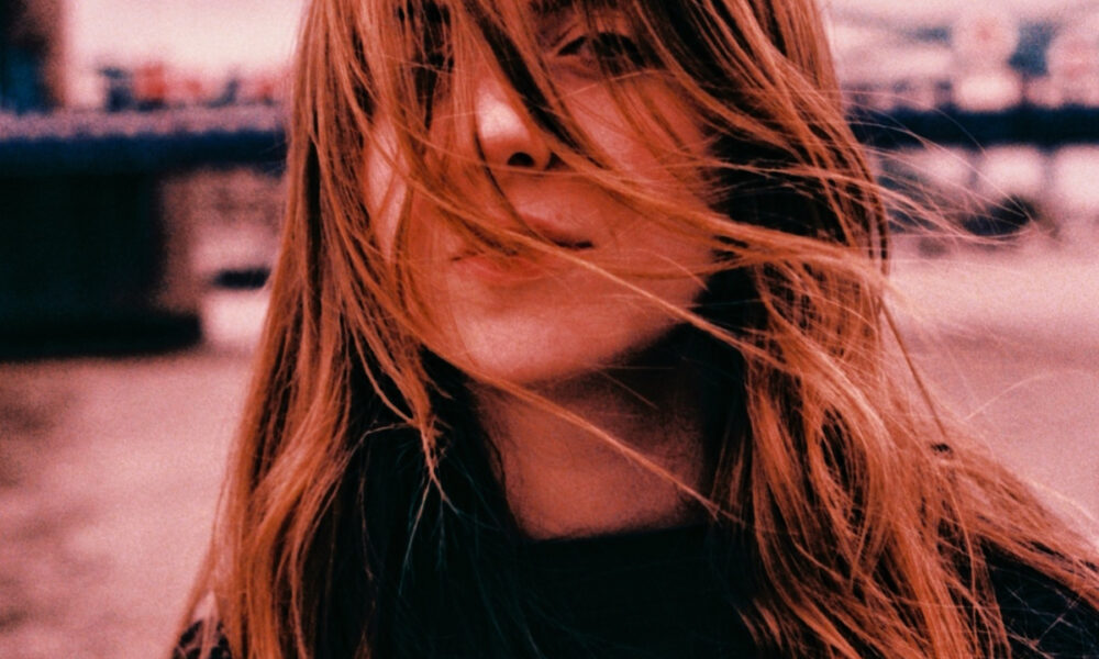 Sarah Meth、'Blue'のMVを公開 | Niche Music
