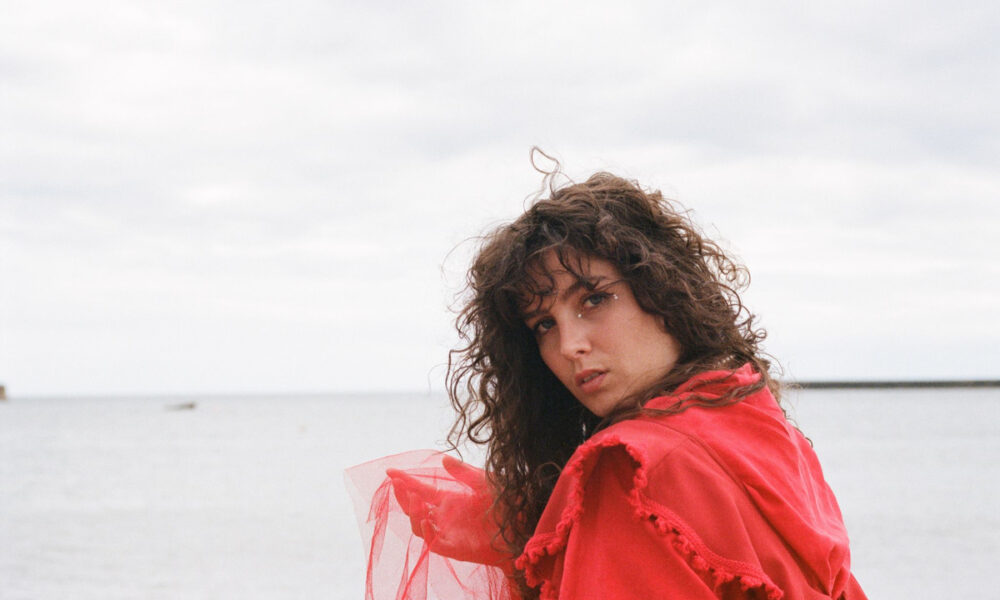 Ruth Lyon、'Clown'のMVを公開 | Niche Music