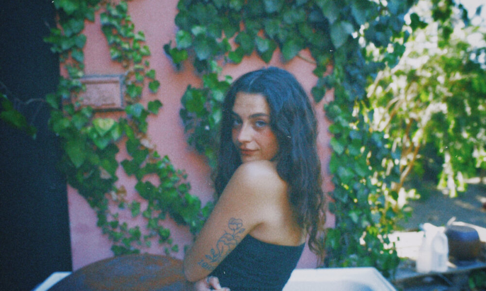 Eleni Drake、'Guts'を公開 | Niche Music