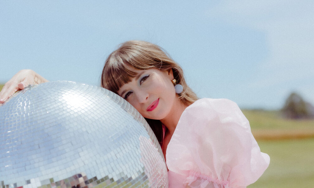 Anya Van Rose、'Lucky Stars'のMVを公開 | Niche Music