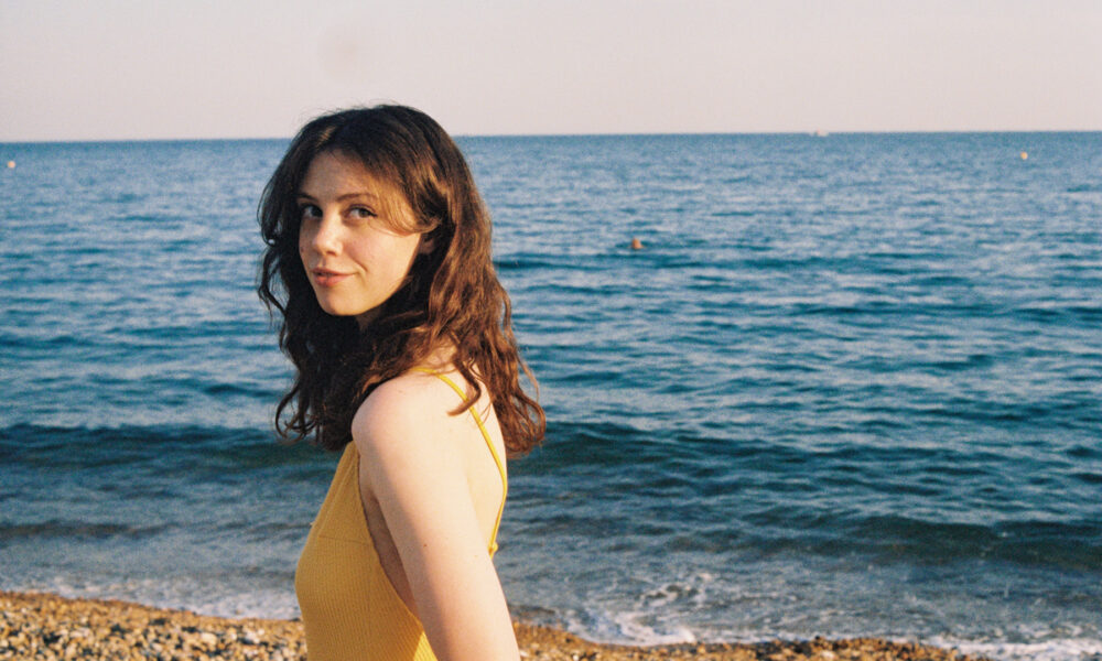 Matilda Mann、'You Look Like You Can't Swim'のMVを公開 | Niche Music