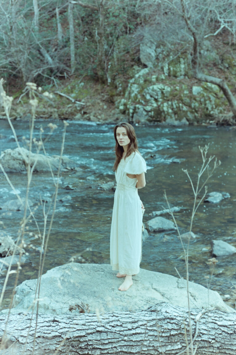 Emma Geiger、'Empty'のMVを公開 | Niche Music