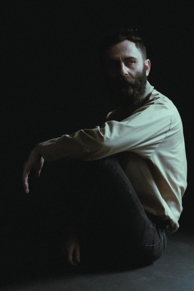 Holy Wire、'I Still Feel Alone All The Time'を公開 | Niche Music