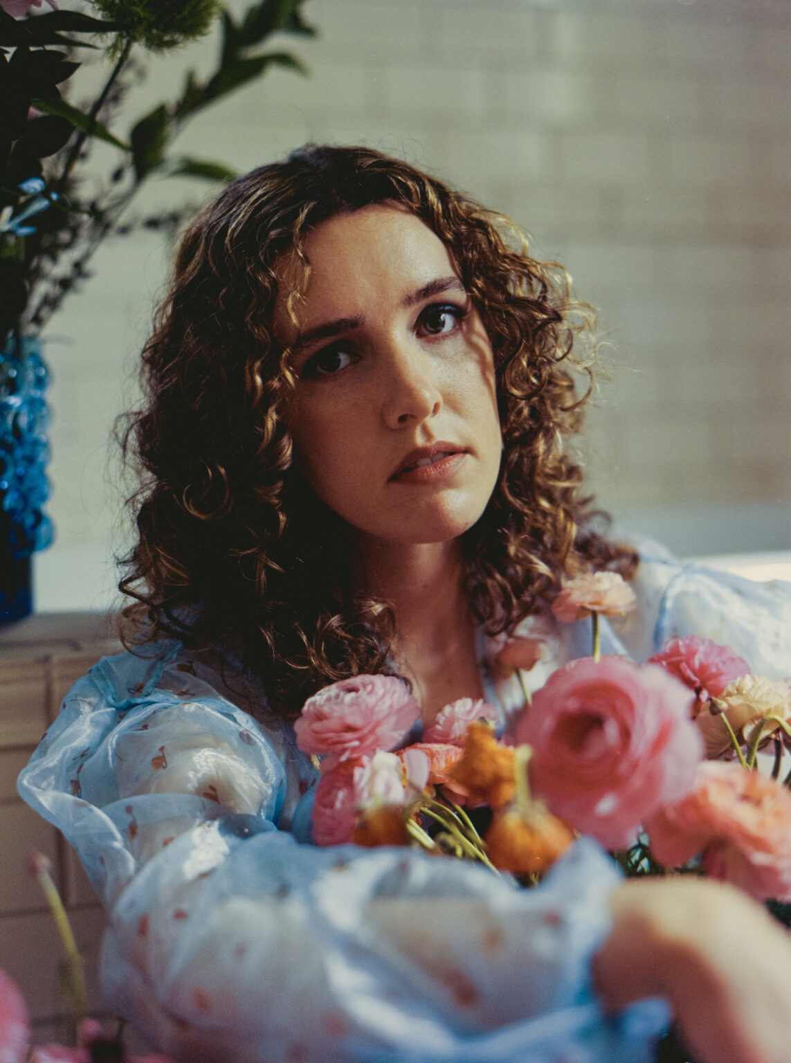 Julia Logan、'Mirrors'のMVを公開 | Niche Music