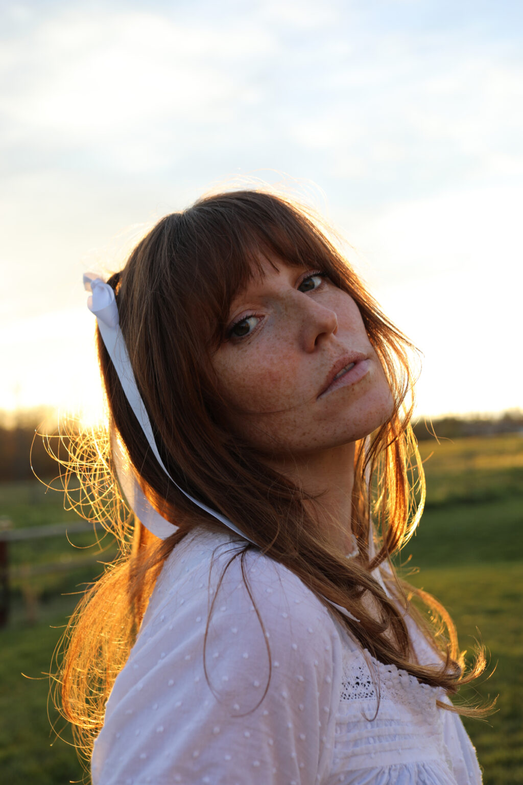 Jillian Lake、'Playing Dead'のMVを公開 | Niche Music