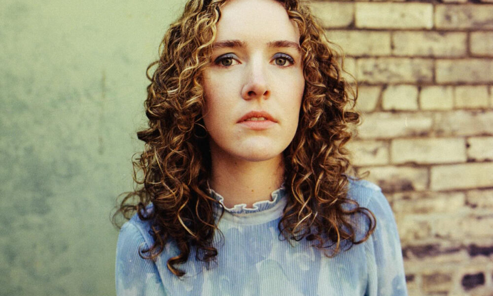 Julia Logan、'Thrown Down'を公開 | Niche Music