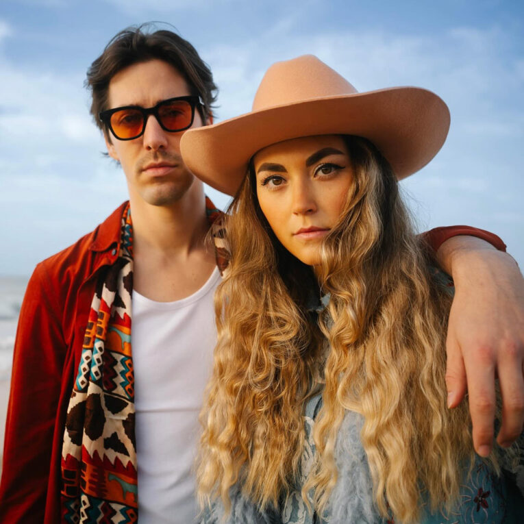 豪インディーロックバンド Rolling Blackouts Coastal Feverが 'Write Back'のMVを公開 ...