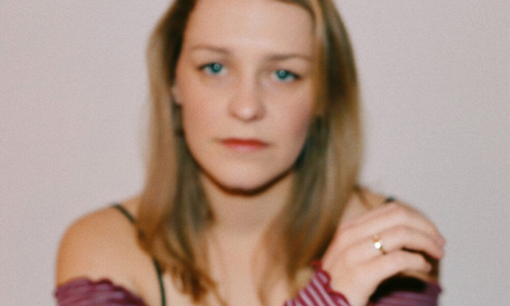 Maxine Julian、'Two After Twelve'を公開 | Niche Music