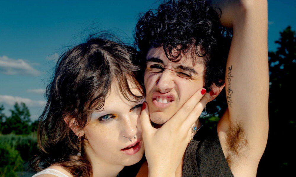 Um, Jennifer?、'So Sick!'のMVを公開 | Niche Music