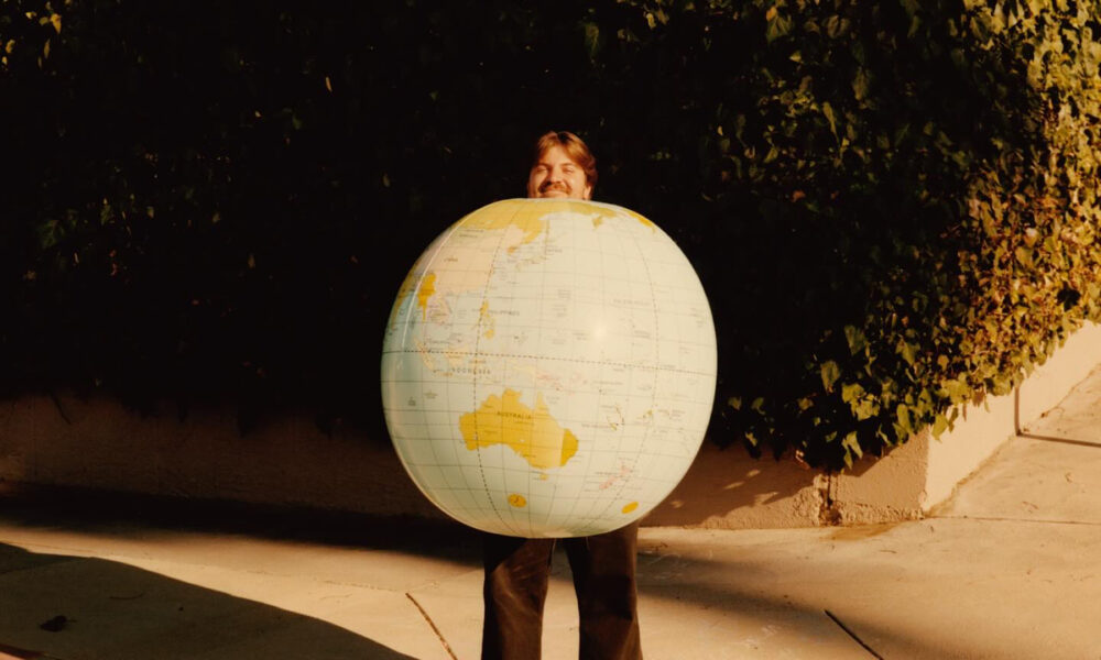 Stinkus、'Plastic Blue'を公開 | Niche Music