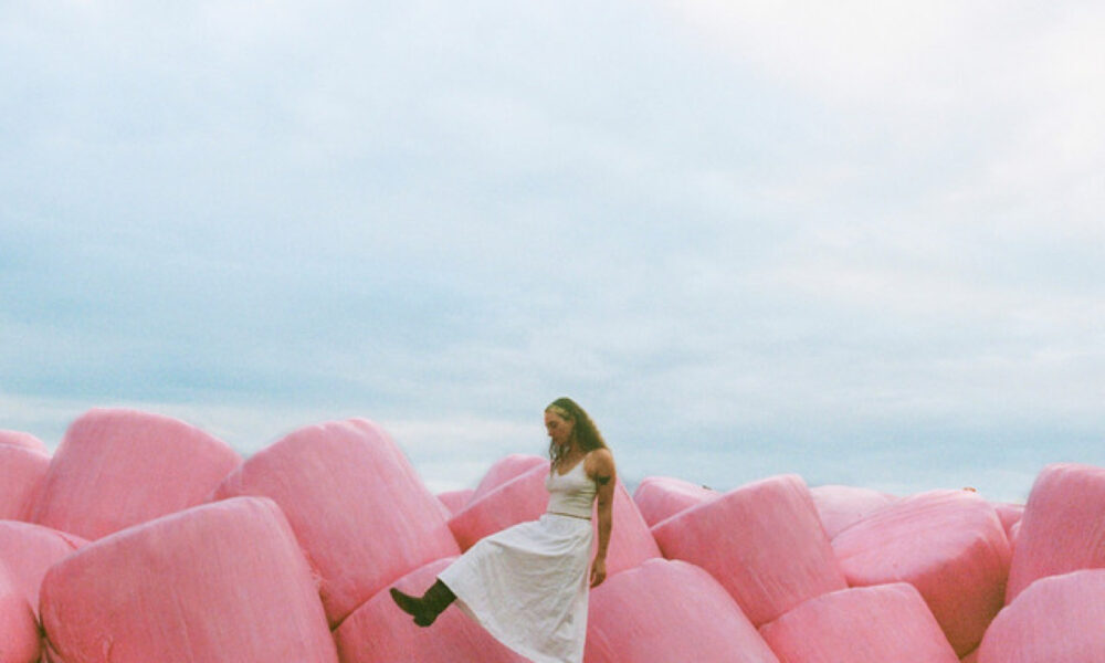 néomí、'Another Year Will Pass'のMVを公開 | Niche Music